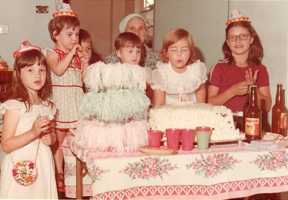 Festinha de criança dos anos 80. O que vem primeiro à sua memória ...